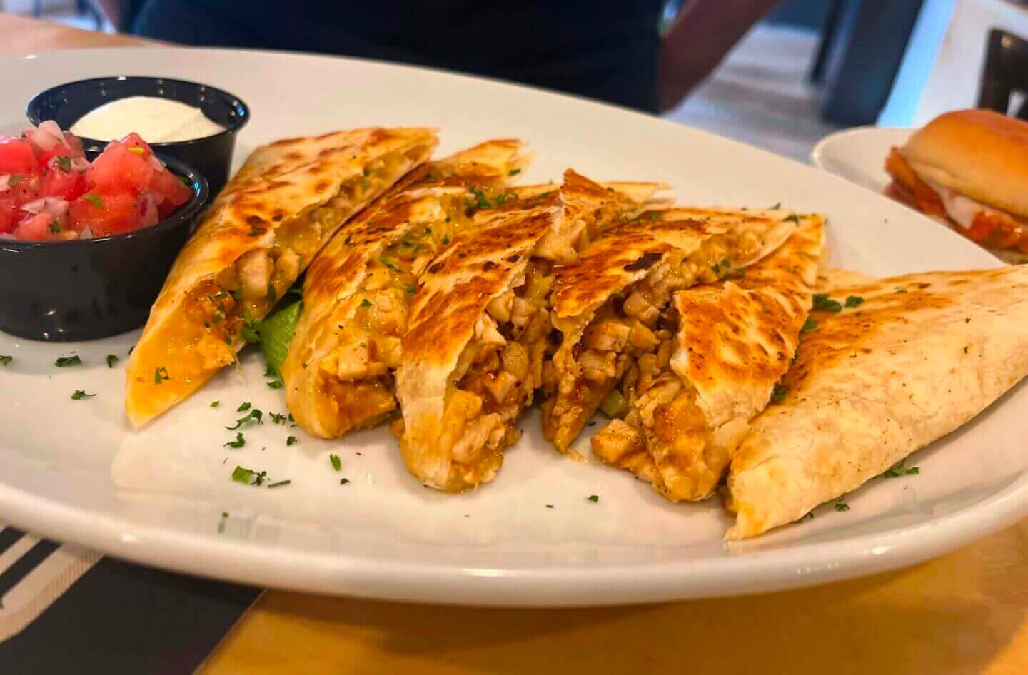 CANZ Long Beach – Beachside Sports Bar & Grill